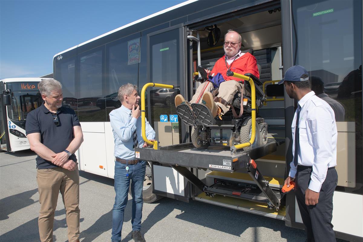 Samarbeider om rullestol på buss - Troms fylkeskommune
