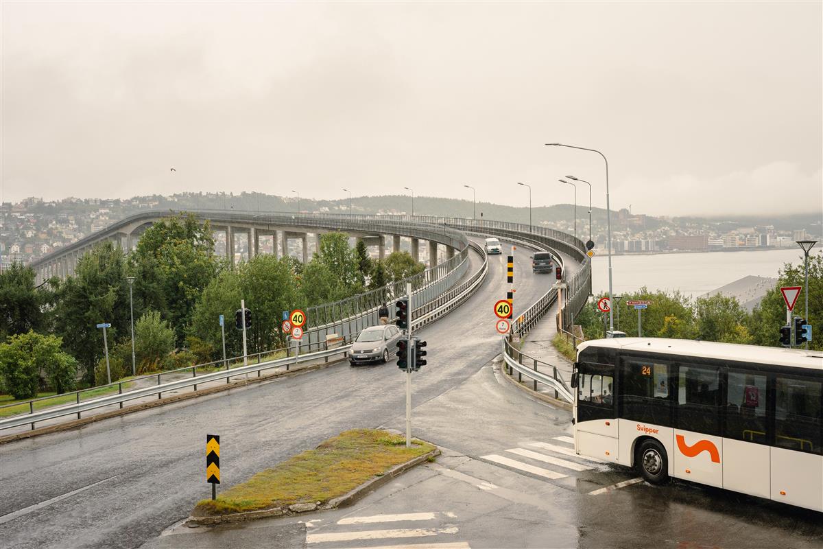 Tromsøbrua blir ikke stengt i år - Troms fylkeskommune